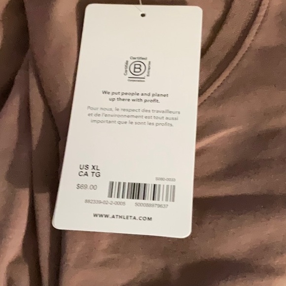 Athleta | Tops | Nwt Athleta Outbound Scoop Tee In Rustic Beige | Poshmark